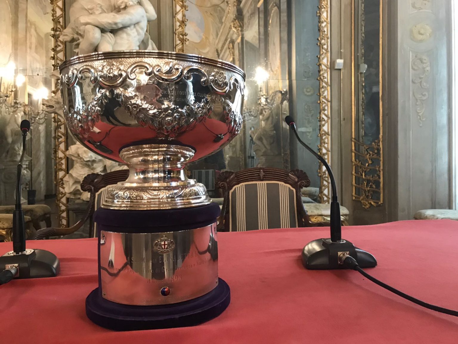 Addio alla sovrana del Regno Unito Elisabetta II, che lasciò la Coppa ...